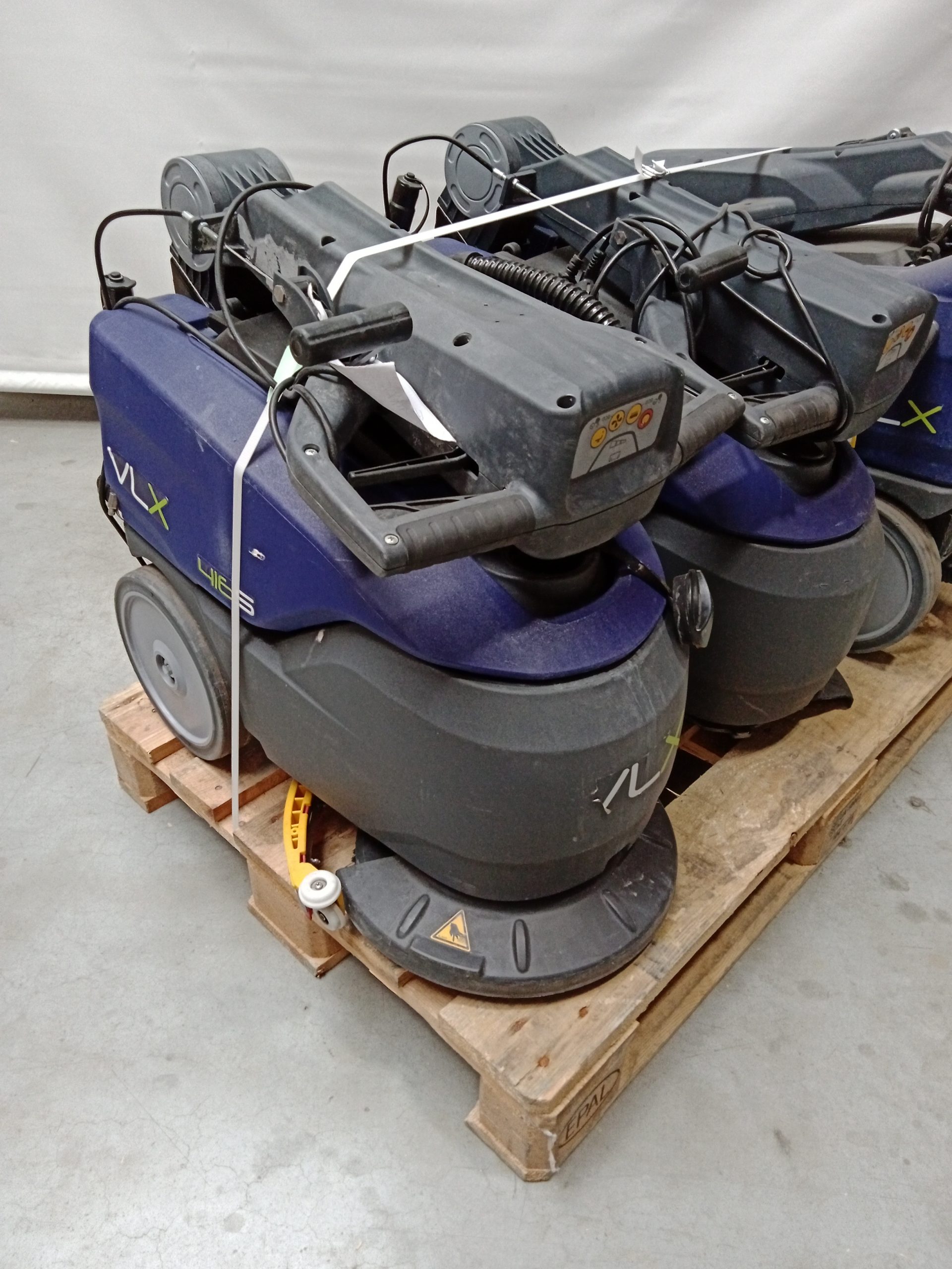 Kup VLX 416S BATTERY (VLX416S-000819) – odnowiona maszyna czyszcząca ...
