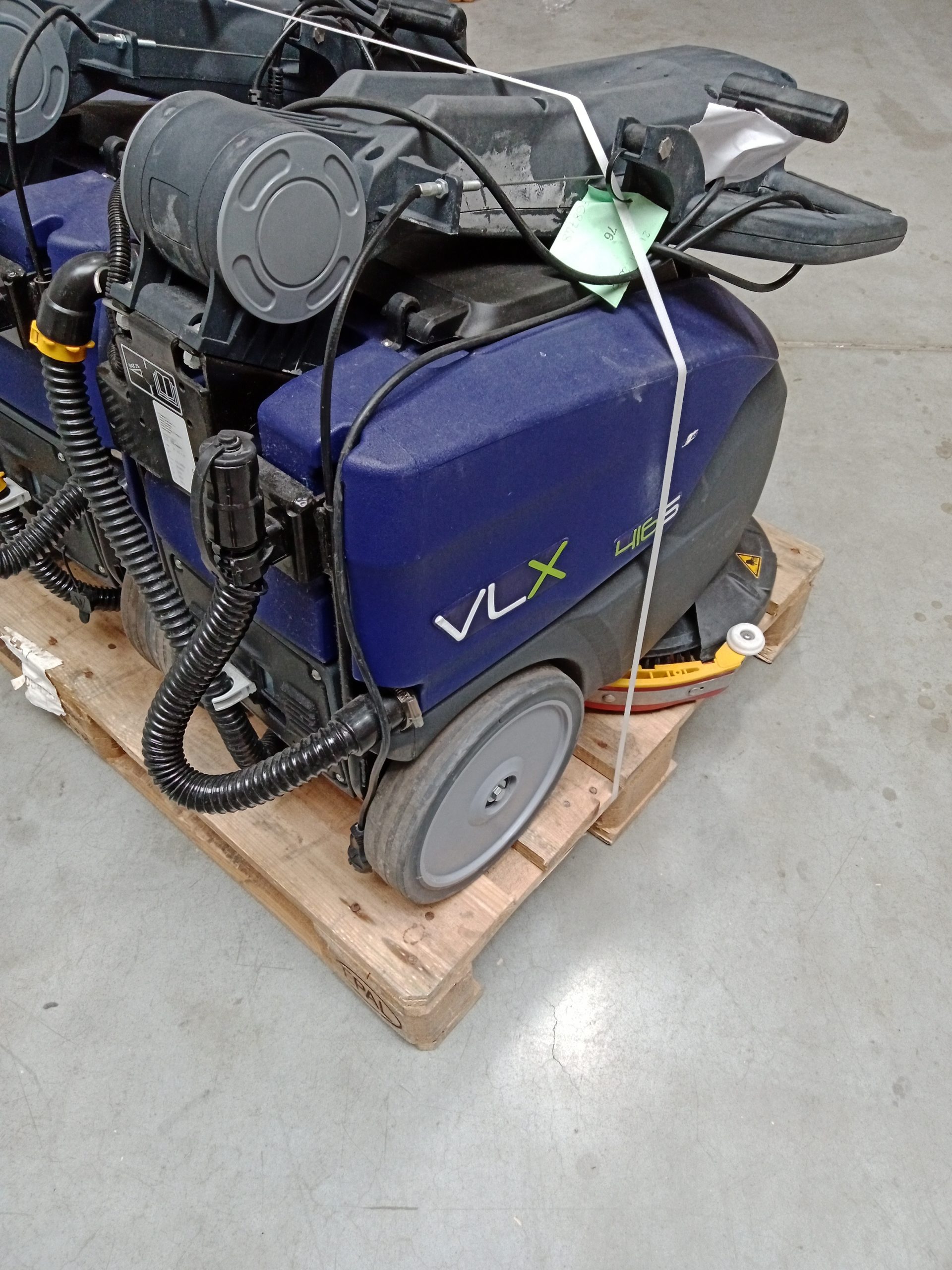 Kup VLX 416S BATTERY (VLX416S-000819) – odnowiona maszyna czyszcząca ...